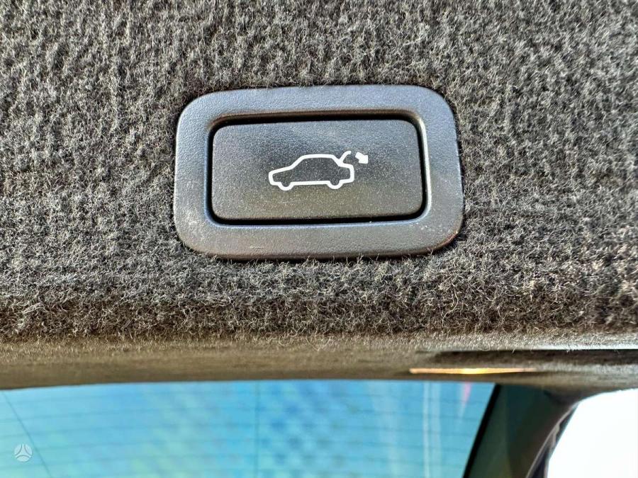 Black Volvo XC60 2010 in Elektrenai, with an engine capacity of 2.40 L and mileage of 400 thousand km for 6250 €, photo 20 on AUTOMOTO.COM.LV