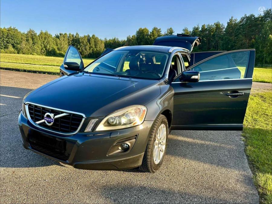Black Volvo XC60 2010 in Elektrenai, with an engine capacity of 2.40 L and mileage of 400 thousand km for 6250 €, photo 23 on AUTOMOTO.COM.LV