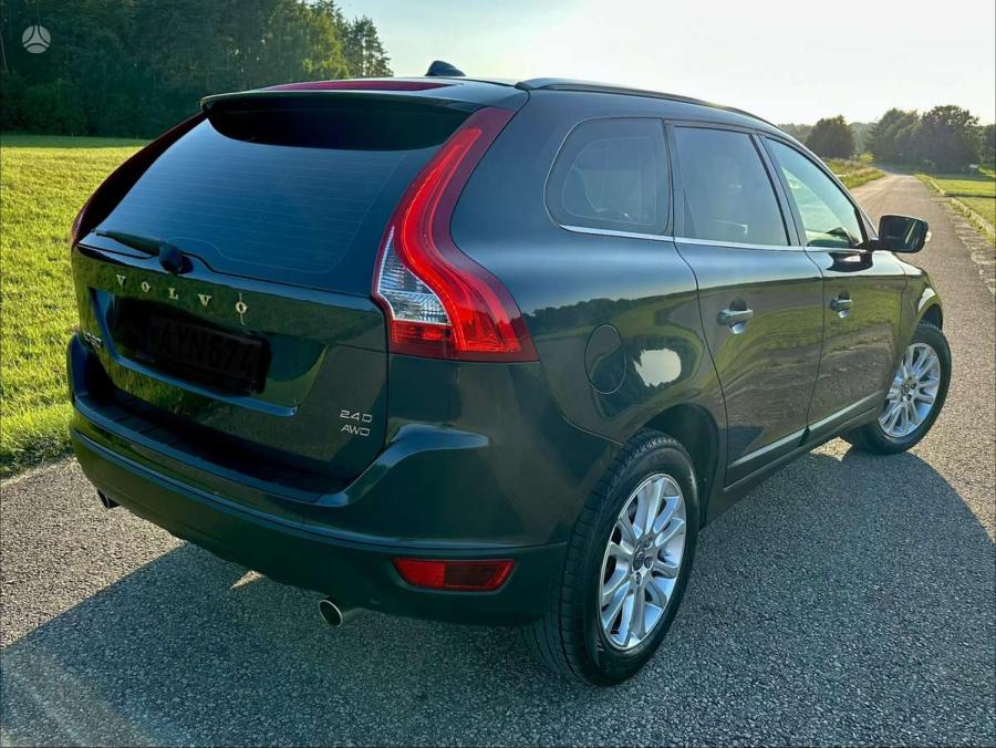 Black Volvo XC60 2010 in Elektrenai, with an engine capacity of 2.40 L and mileage of 400 thousand km for 6250 €, photo 28 on AUTOMOTO.COM.LV