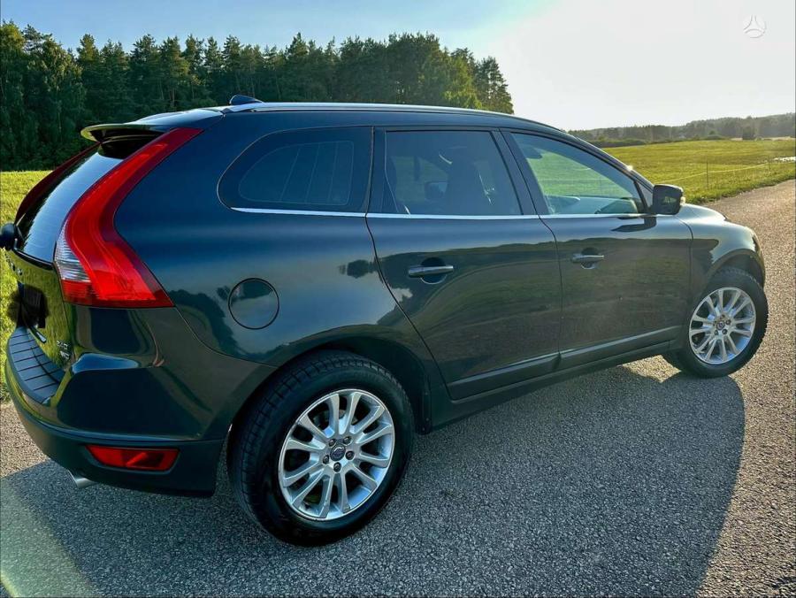 Black Volvo XC60 2010 in Elektrenai, with an engine capacity of 2.40 L and mileage of 400 thousand km for 6250 €, photo 33 on AUTOMOTO.COM.LV