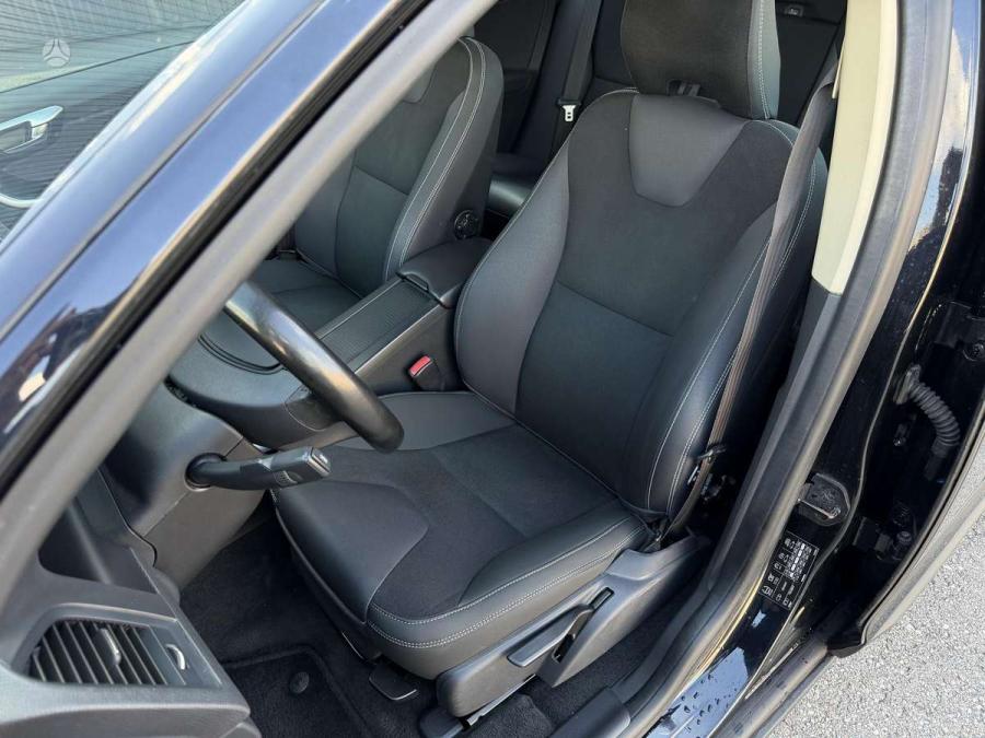 Melns Volvo XC60 2010 Mažeikiai, ar dzinēja tilpumu 2.40 L un nobraukumu 305 tūkst. km par 7200 €, foto 19 vietnē AUTOMOTO.COM.LV