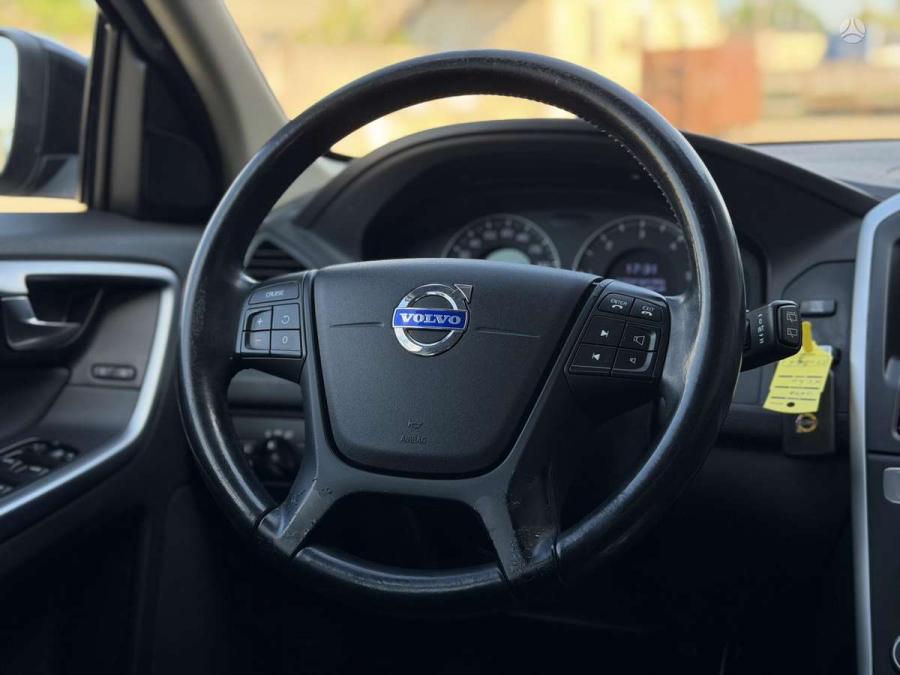 Melns Volvo XC60 2010 Mažeikiai, ar dzinēja tilpumu 2.40 L un nobraukumu 305 tūkst. km par 7200 €, foto 22 vietnē AUTOMOTO.COM.LV