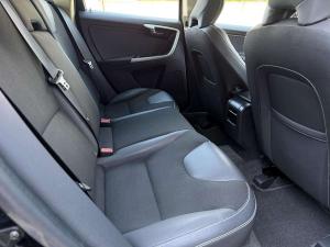 Melns Volvo XC60 2010 Mažeikiai, ar dzinēja tilpumu 2.40 L un nobraukumu 305 tūkst. km par 7200 €, foto 23 vietnē AUTOMOTO.COM.LV