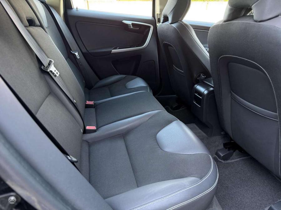 Melns Volvo XC60 2010 Mažeikiai, ar dzinēja tilpumu 2.40 L un nobraukumu 305 tūkst. km par 7200 €, foto 23 vietnē AUTOMOTO.COM.LV