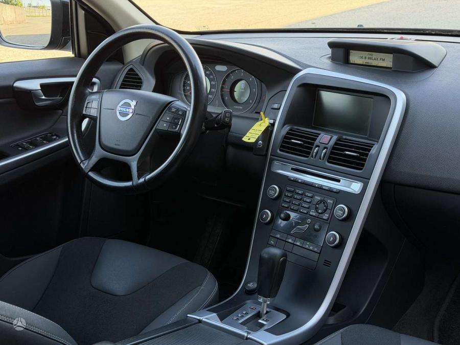 Melns Volvo XC60 2010 Mažeikiai, ar dzinēja tilpumu 2.40 L un nobraukumu 305 tūkst. km par 7200 €, foto 26 vietnē AUTOMOTO.COM.LV