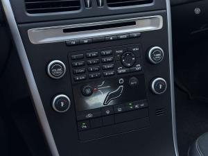 Melns Volvo XC60 2010 Mažeikiai, ar dzinēja tilpumu 2.40 L un nobraukumu 305 tūkst. km par 7200 €, foto 28 vietnē AUTOMOTO.COM.LV