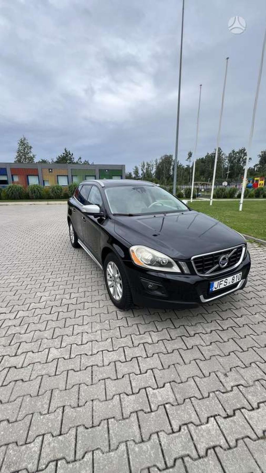 Black Volvo XC60 2010 in Klaipeda, with an engine capacity of 2.95 L and mileage of 146 thousand km for 6590 €, photo 3 on AUTOMOTO.COM.LV
