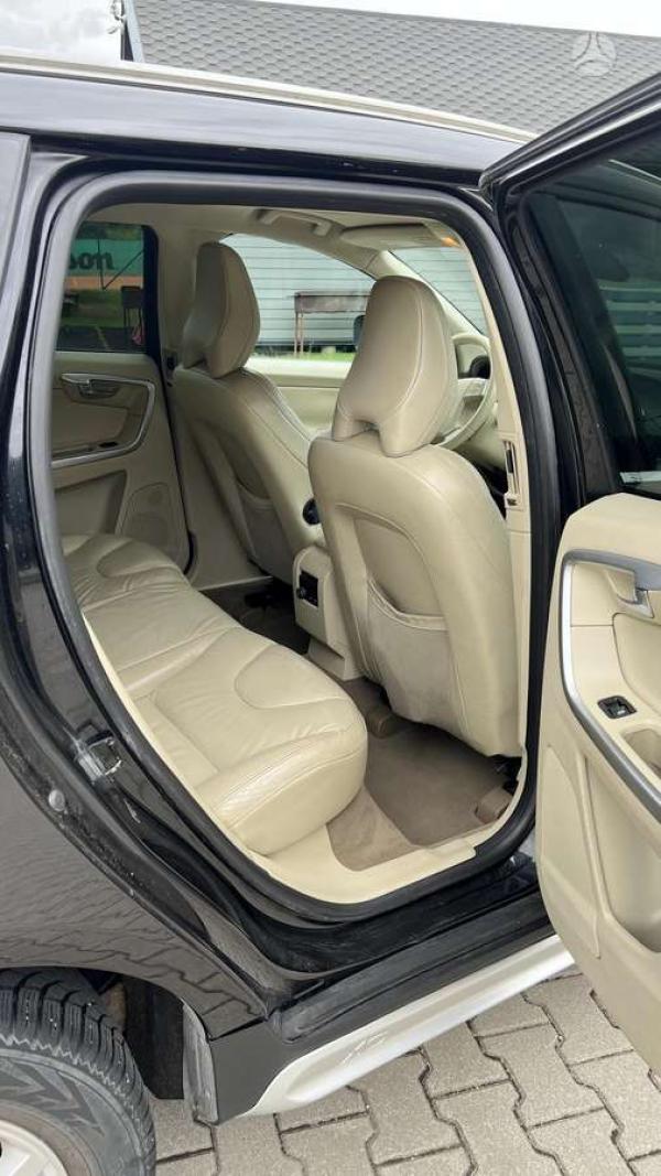 Black Volvo XC60 2010 in Klaipeda, with an engine capacity of 2.95 L and mileage of 146 thousand km for 6590 €, photo 4 on AUTOMOTO.COM.LV
