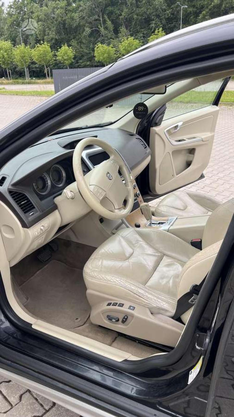 Black Volvo XC60 2010 in Klaipeda, with an engine capacity of 2.95 L and mileage of 146 thousand km for 6590 €, photo 6 on AUTOMOTO.COM.LV