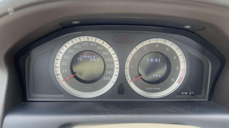 Black Volvo XC60 2010 in Klaipeda, with an engine capacity of 2.95 L and mileage of 146 thousand km for 6590 €, photo 10 on AUTOMOTO.COM.LV