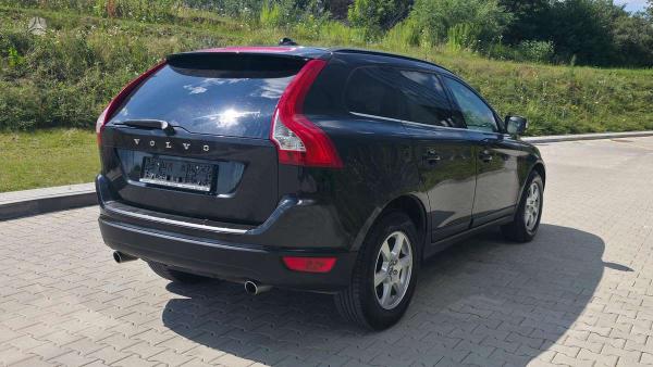Melns Volvo XC60 2010 Viļņa, ar dzinēja tilpumu 2.40 L un nobraukumu 300 tūkst. km par 4850 €, foto 2 vietnē AUTOMOTO.COM.LV