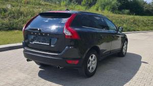 Melns Volvo XC60 2010 Viļņa, ar dzinēja tilpumu 2.40 L un nobraukumu 300 tūkst. km par 4850 €, foto 3 vietnē AUTOMOTO.COM.LV