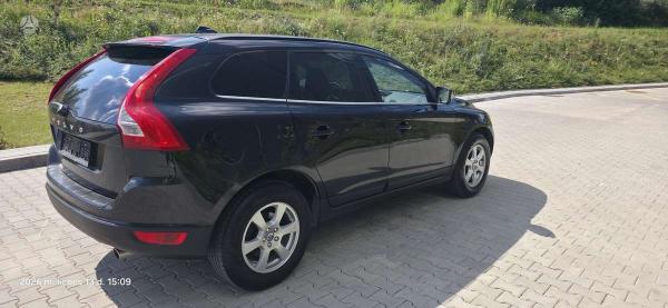 Melns Volvo XC60 2010 Viļņa, ar dzinēja tilpumu 2.40 L un nobraukumu 300 tūkst. km par 4850 €, foto 6 vietnē AUTOMOTO.COM.LV