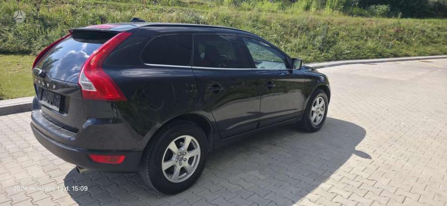 Melns Volvo XC60 2010 Viļņa, ar dzinēja tilpumu 2.40 L un nobraukumu 300 tūkst. km par 4850 €, foto 7 vietnē AUTOMOTO.COM.LV