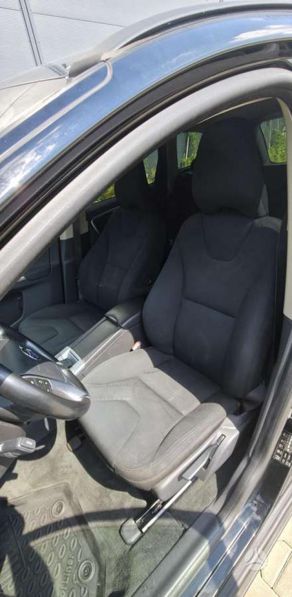 Melns Volvo XC60 2010 Viļņa, ar dzinēja tilpumu 2.40 L un nobraukumu 300 tūkst. km par 4850 €, foto 8 vietnē AUTOMOTO.COM.LV