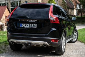 Black Volvo XC60 2010 in Tukums, with an engine capacity of 2.40 L and mileage of 270 thousand km for 8290 €, photo 5 on AUTOMOTO.COM.LV