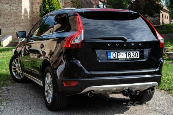 Black Volvo XC60 2010 in Tukums, with an engine capacity of 2.40 L and mileage of 270 thousand km for 8290 €, photo 6 on AUTOMOTO.COM.LV