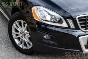 Black Volvo XC60 2010 in Tukums, with an engine capacity of 2.40 L and mileage of 270 thousand km for 8290 €, photo 11 on AUTOMOTO.COM.LV