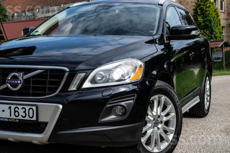 Black Volvo XC60 2010 in Tukums, with an engine capacity of 2.40 L and mileage of 270 thousand km for 8290 €, photo 13 on AUTOMOTO.COM.LV