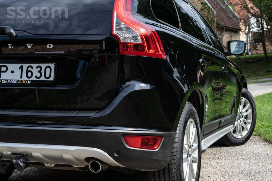 Black Volvo XC60 2010 in Tukums, with an engine capacity of 2.40 L and mileage of 270 thousand km for 8290 €, photo 19 on AUTOMOTO.COM.LV