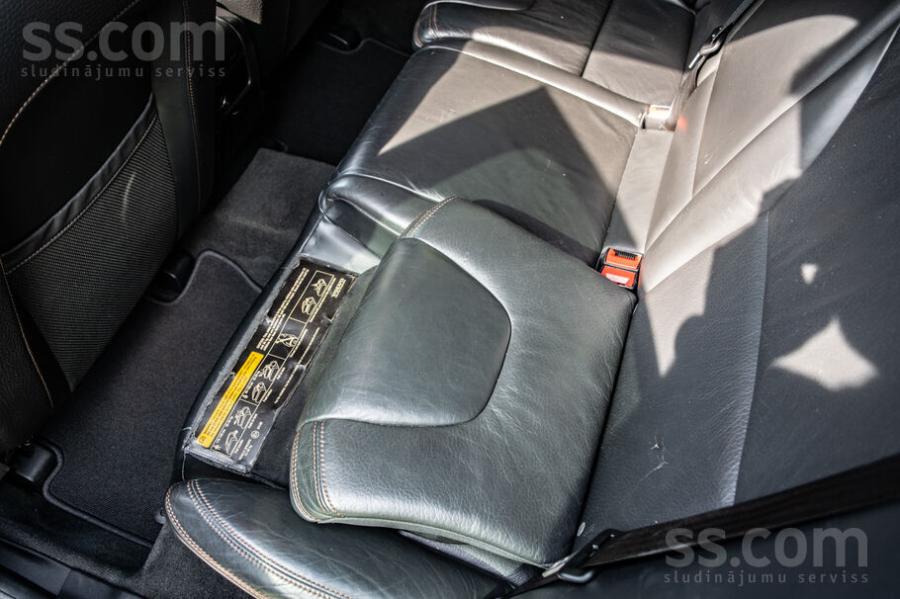 Black Volvo XC60 2010 in Tukums, with an engine capacity of 2.40 L and mileage of 270 thousand km for 8290 €, photo 21 on AUTOMOTO.COM.LV