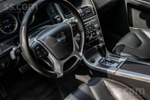 Black Volvo XC60 2010 in Tukums, with an engine capacity of 2.40 L and mileage of 270 thousand km for 8290 €, photo 25 on AUTOMOTO.COM.LV