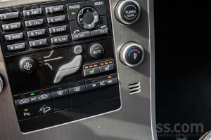 Black Volvo XC60 2010 in Tukums, with an engine capacity of 2.40 L and mileage of 270 thousand km for 8290 €, photo 31 on AUTOMOTO.COM.LV