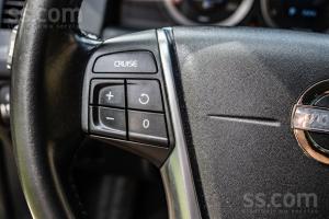 Black Volvo XC60 2010 in Tukums, with an engine capacity of 2.40 L and mileage of 270 thousand km for 8290 €, photo 33 on AUTOMOTO.COM.LV