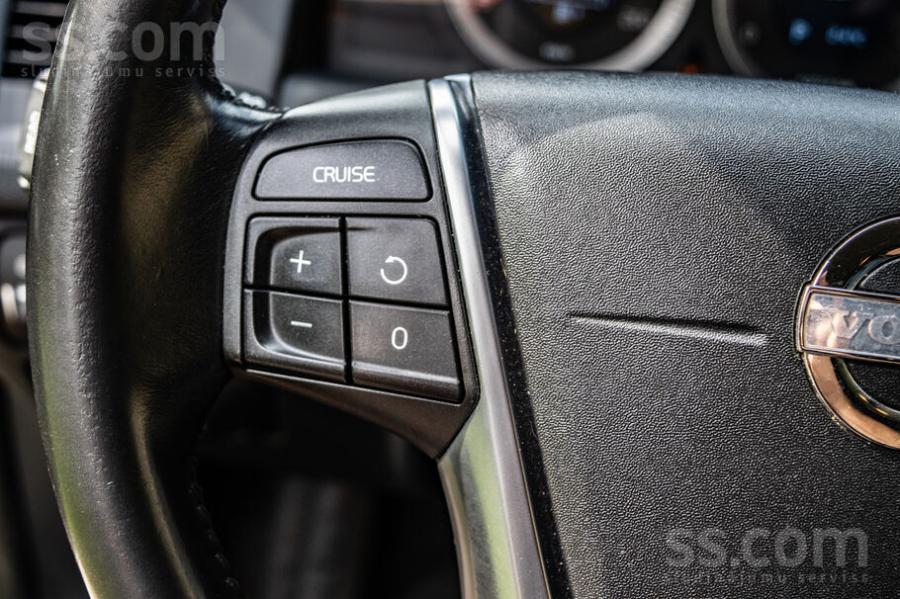 Black Volvo XC60 2010 in Tukums, with an engine capacity of 2.40 L and mileage of 270 thousand km for 8290 €, photo 33 on AUTOMOTO.COM.LV
