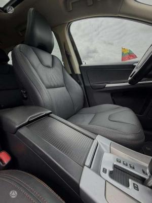 Melns Volvo XC60 2010 Šauļi, ar dzinēja tilpumu 2.40 L un nobraukumu 259 tūkst. km par 11450 €, foto 27 vietnē AUTOMOTO.COM.LV