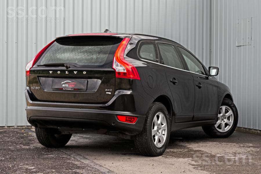 Black Volvo XC60 2010 in Ogre, with an engine capacity of 2.40 L and mileage of 213 thousand km for 8900 €, photo 5 on AUTOMOTO.COM.LV