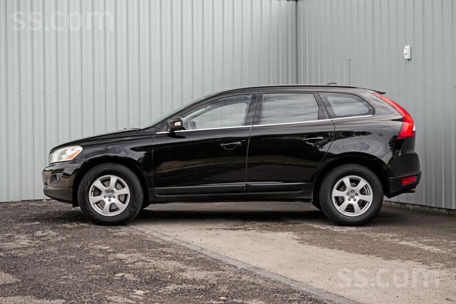 Black Volvo XC60 2010 in Ogre, with an engine capacity of 2.40 L and mileage of 213 thousand km for 8900 €, photo 6 on AUTOMOTO.COM.LV