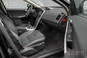 Black Volvo XC60 2010 in Ogre, with an engine capacity of 2.40 L and mileage of 213 thousand km for 8900 €, photo 8 on AUTOMOTO.COM.LV