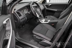 Black Volvo XC60 2010 in Ogre, with an engine capacity of 2.40 L and mileage of 213 thousand km for 8900 €, photo 9 on AUTOMOTO.COM.LV