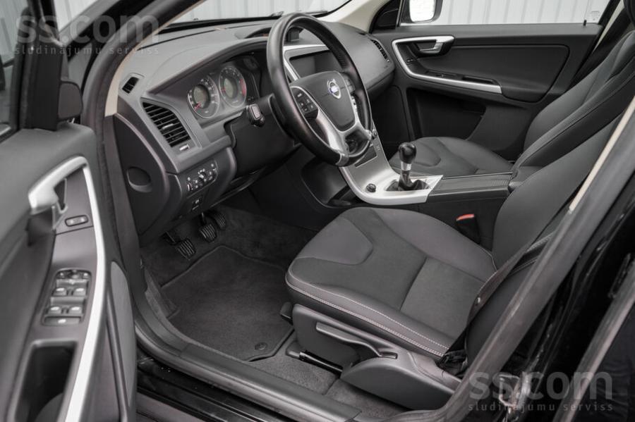 Black Volvo XC60 2010 in Ogre, with an engine capacity of 2.40 L and mileage of 213 thousand km for 8900 €, photo 9 on AUTOMOTO.COM.LV