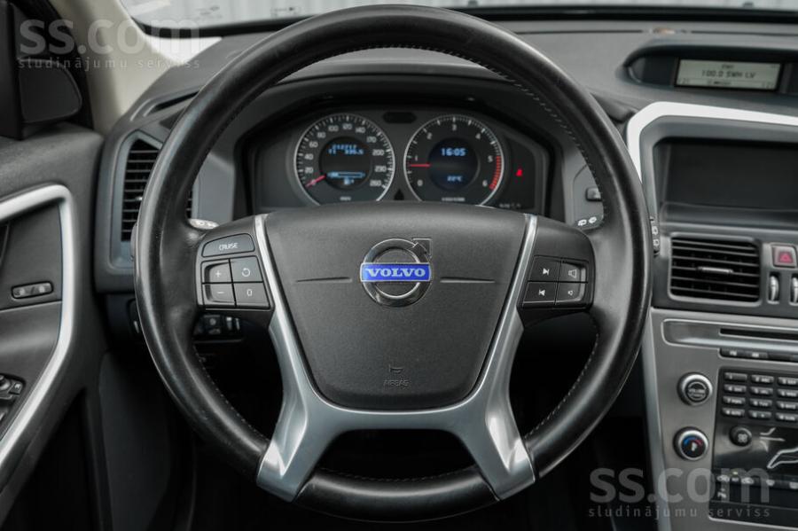 Black Volvo XC60 2010 in Ogre, with an engine capacity of 2.40 L and mileage of 213 thousand km for 8900 €, photo 11 on AUTOMOTO.COM.LV