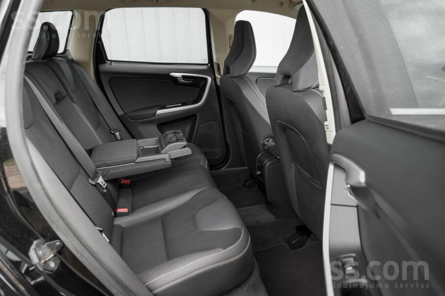 Black Volvo XC60 2010 in Ogre, with an engine capacity of 2.40 L and mileage of 213 thousand km for 8900 €, photo 17 on AUTOMOTO.COM.LV