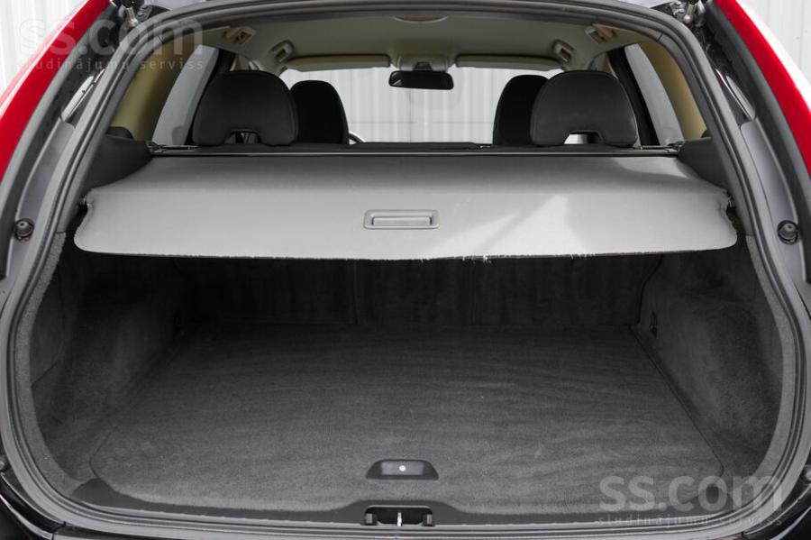 Black Volvo XC60 2010 in Ogre, with an engine capacity of 2.40 L and mileage of 213 thousand km for 8900 €, photo 19 on AUTOMOTO.COM.LV