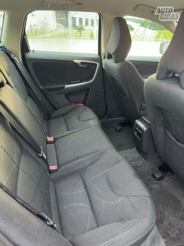 Melns Volvo XC60 2010 Prienai, ar dzinēja tilpumu 2.40 L un nobraukumu 295 tūkst. km par 6999 €, foto 3 vietnē AUTOMOTO.COM.LV