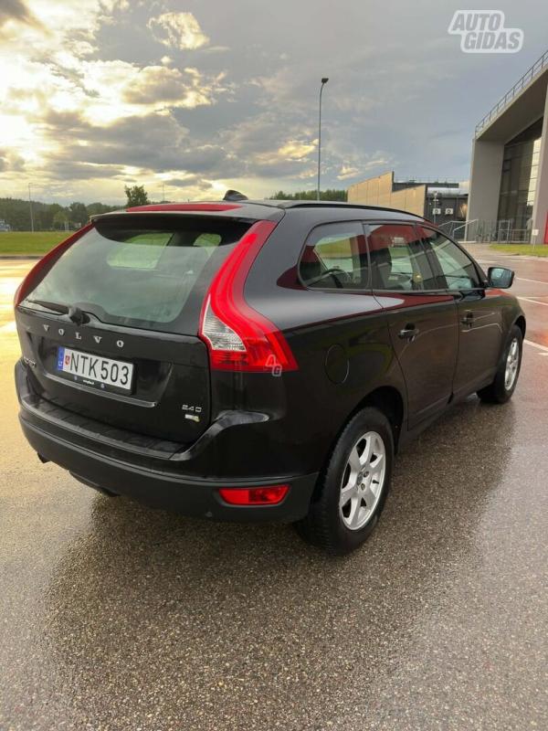 Melns Volvo XC60 2010 Prienai, ar dzinēja tilpumu 2.40 L un nobraukumu 295 tūkst. km par 6999 €, foto 7 vietnē AUTOMOTO.COM.LV