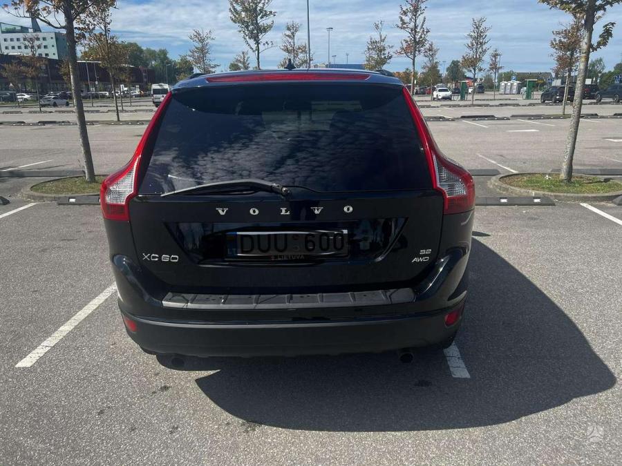 Black Volvo XC60 2010 in Klaipeda, with an engine capacity of 3.19 L and mileage of 286 thousand km for 5500 €, photo 3 on AUTOMOTO.COM.LV