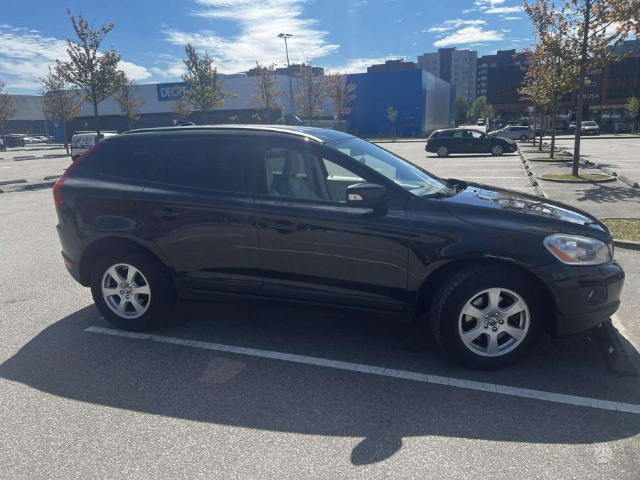 Black Volvo XC60 2010 in Klaipeda, with an engine capacity of 3.19 L and mileage of 286 thousand km for 5500 €, photo 4 on AUTOMOTO.COM.LV