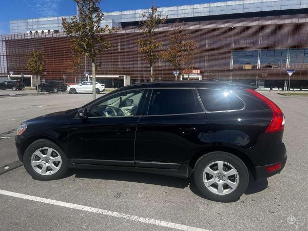 Melns Volvo XC60 2010 Klaipėda, ar dzinēja tilpumu 3.19 L un nobraukumu 286 tūkst. km par 5500 €, foto 4 vietnē AUTOMOTO.COM.LV