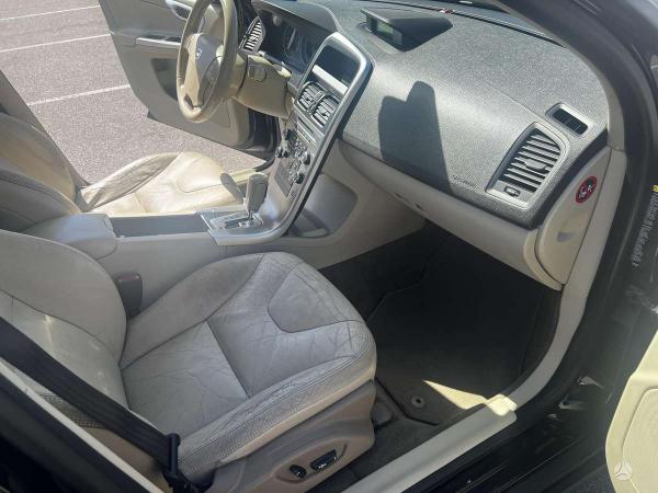 Melns Volvo XC60 2010 Klaipėda, ar dzinēja tilpumu 3.19 L un nobraukumu 286 tūkst. km par 5500 €, foto 9 vietnē AUTOMOTO.COM.LV