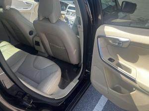 Black Volvo XC60 2010 in Klaipeda, with an engine capacity of 3.19 L and mileage of 286 thousand km for 5500 €, photo 12 on AUTOMOTO.COM.LV