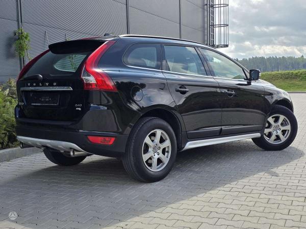 Black Volvo XC60 2010 in Vilnius, with an engine capacity of 2.40 L and mileage of 282 thousand km for 9450 €, photo 5 on AUTOMOTO.COM.LV
