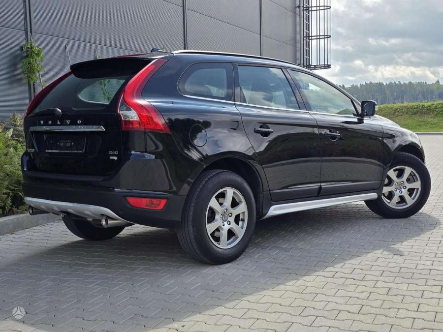 Melns Volvo XC60 2010 Viļņa, ar dzinēja tilpumu 2.40 L un nobraukumu 282 tūkst. km par 9450 €, foto 6 vietnē AUTOMOTO.COM.LV