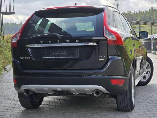 Black Volvo XC60 2010 in Vilnius, with an engine capacity of 2.40 L and mileage of 282 thousand km for 9450 €, photo 6 on AUTOMOTO.COM.LV