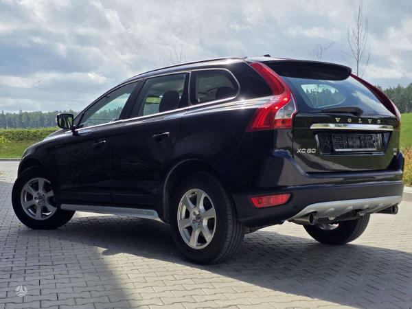 Black Volvo XC60 2010 in Vilnius, with an engine capacity of 2.40 L and mileage of 282 thousand km for 9450 €, photo 7 on AUTOMOTO.COM.LV