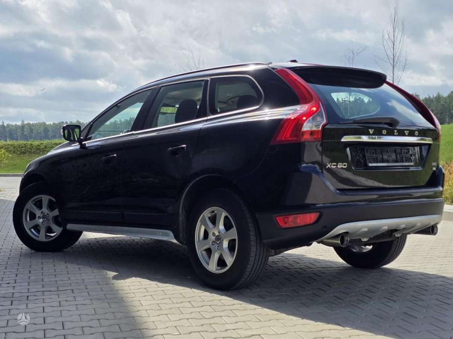 Melns Volvo XC60 2010 Viļņa, ar dzinēja tilpumu 2.40 L un nobraukumu 282 tūkst. km par 9450 €, foto 8 vietnē AUTOMOTO.COM.LV